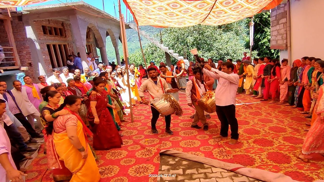 Beautiful rawain taandi dance . Village -naini, naugaon - YouTube