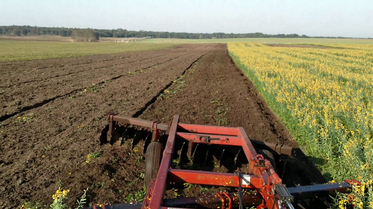 John Deere 6170M disking - YouTube