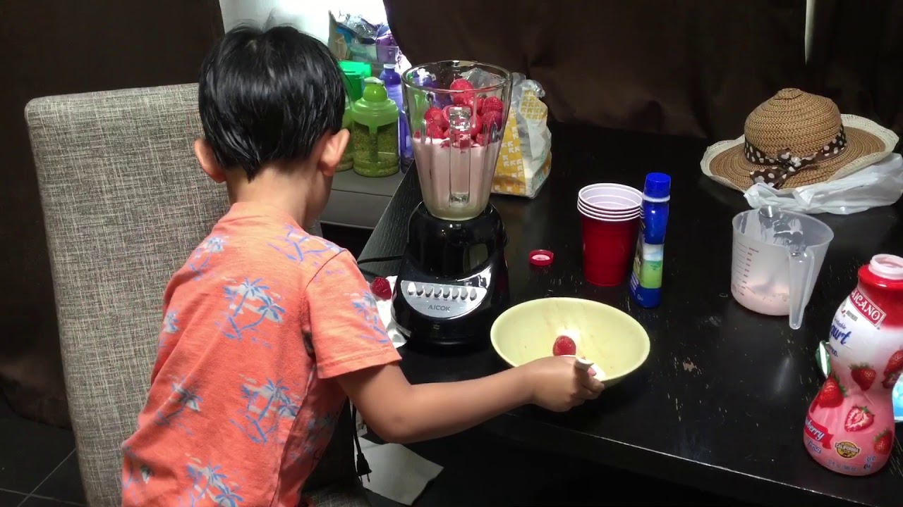 How to make a strawberry sorba - YouTube