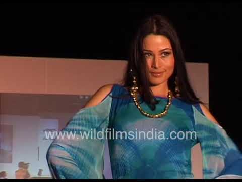 Young Anushka Sharma and Lisa Hayden during Preeti Chandra's fashion show