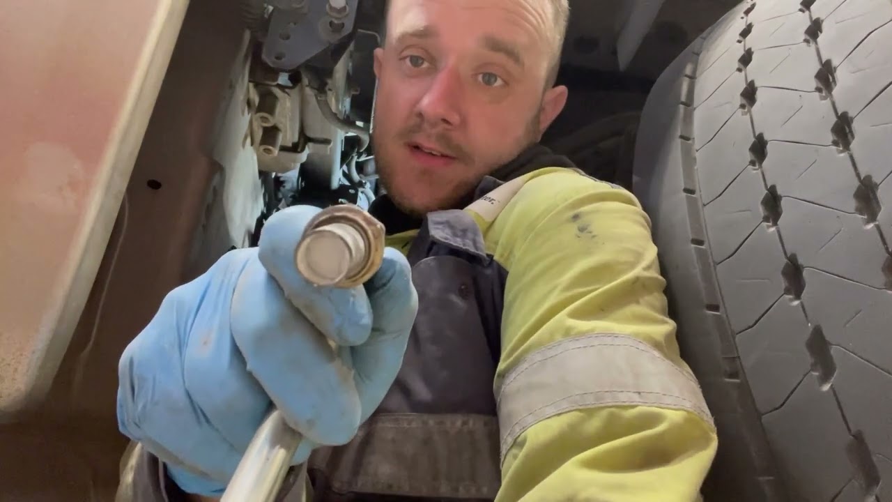 Day in the life of a HGV Mechanic-DAF CF85 Euro 6- Badly blocked DPF ...