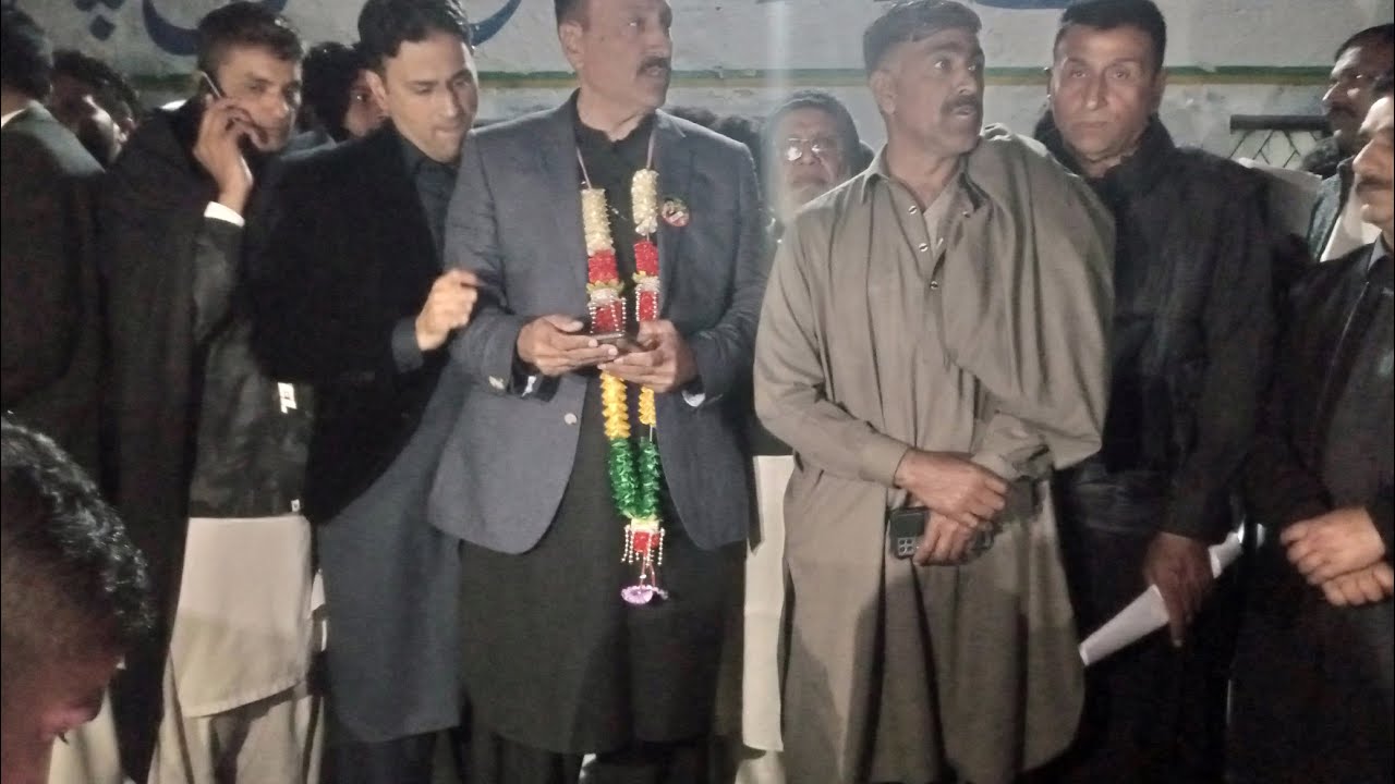 Chattroh Se Numberdar Khalid Saab win - YouTube