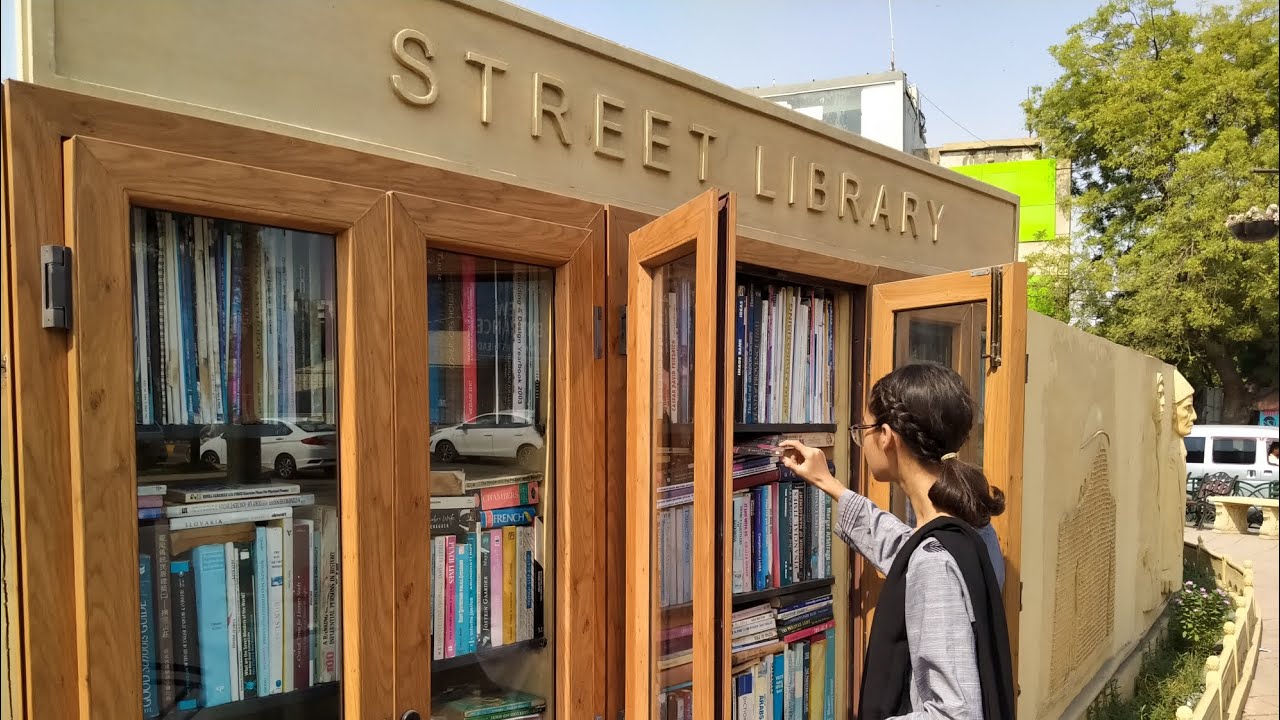 Street Library, Saddar, Karachi - YouTube