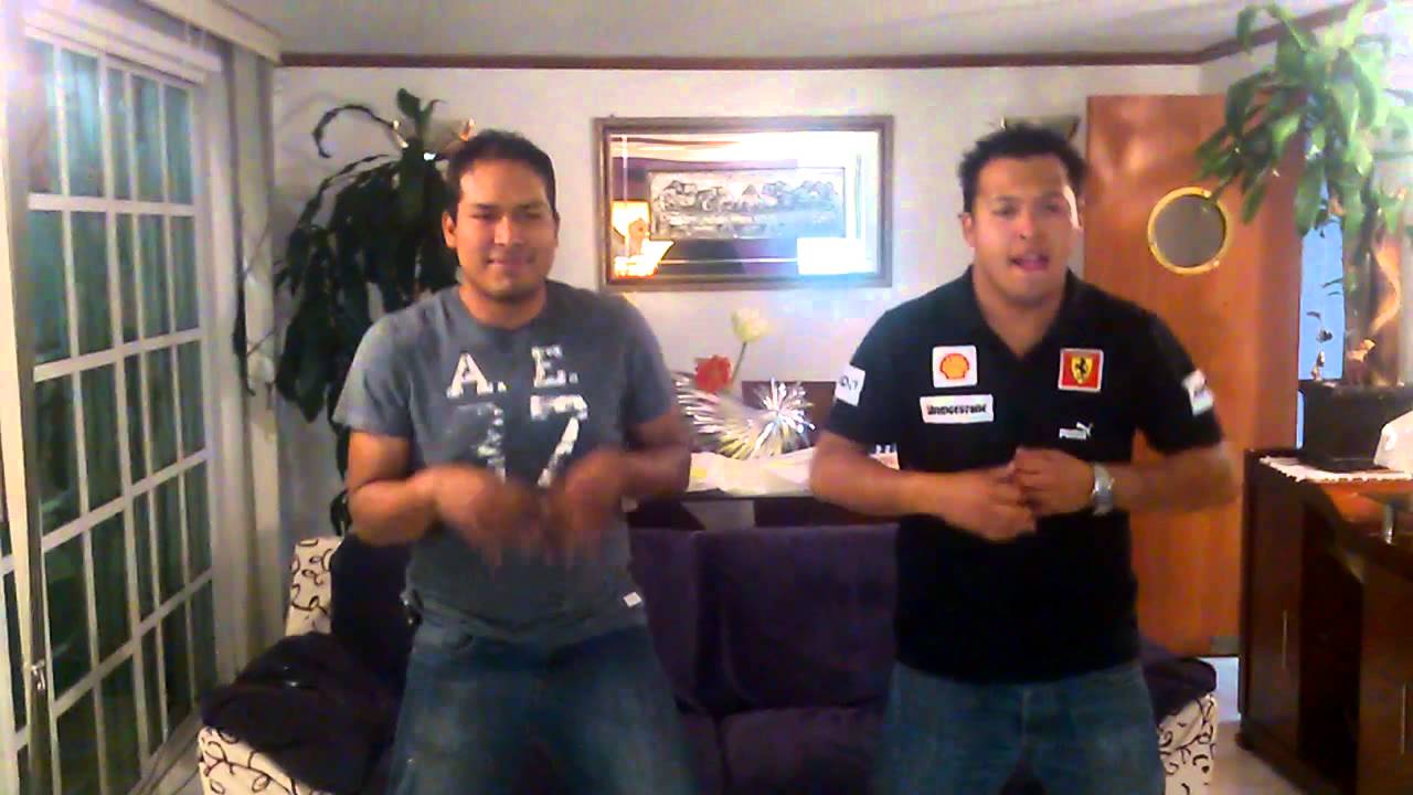 El pollito pio Lalo y Efren - YouTube