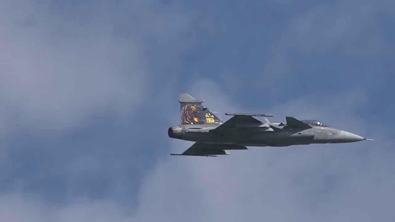 Saab JAS 39 Gripen Shooting Flares & Fast Subsonic Flybys - YouTube