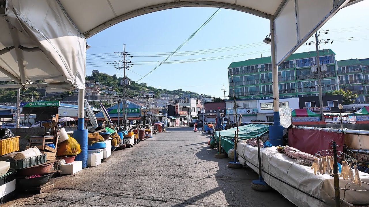 Korea walking tour - Yeosu-si Gyo-dong, Gyodongsijang 4-gil alley ...