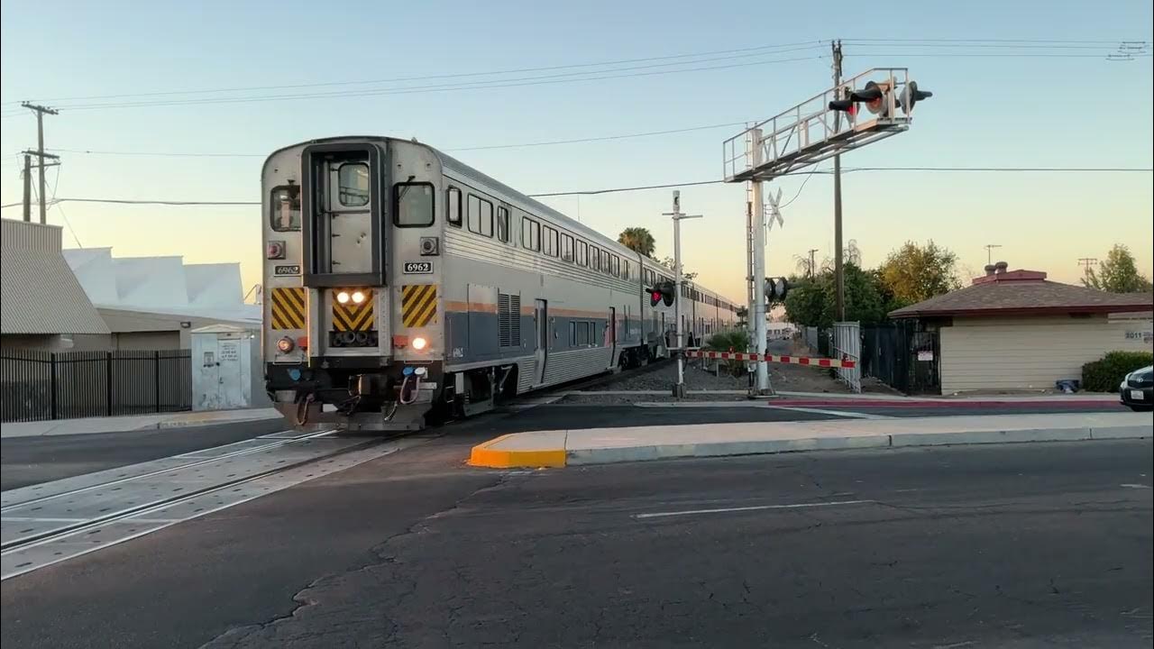 CDTX 6962 and double F59PHI 2007 and 2004 - YouTube