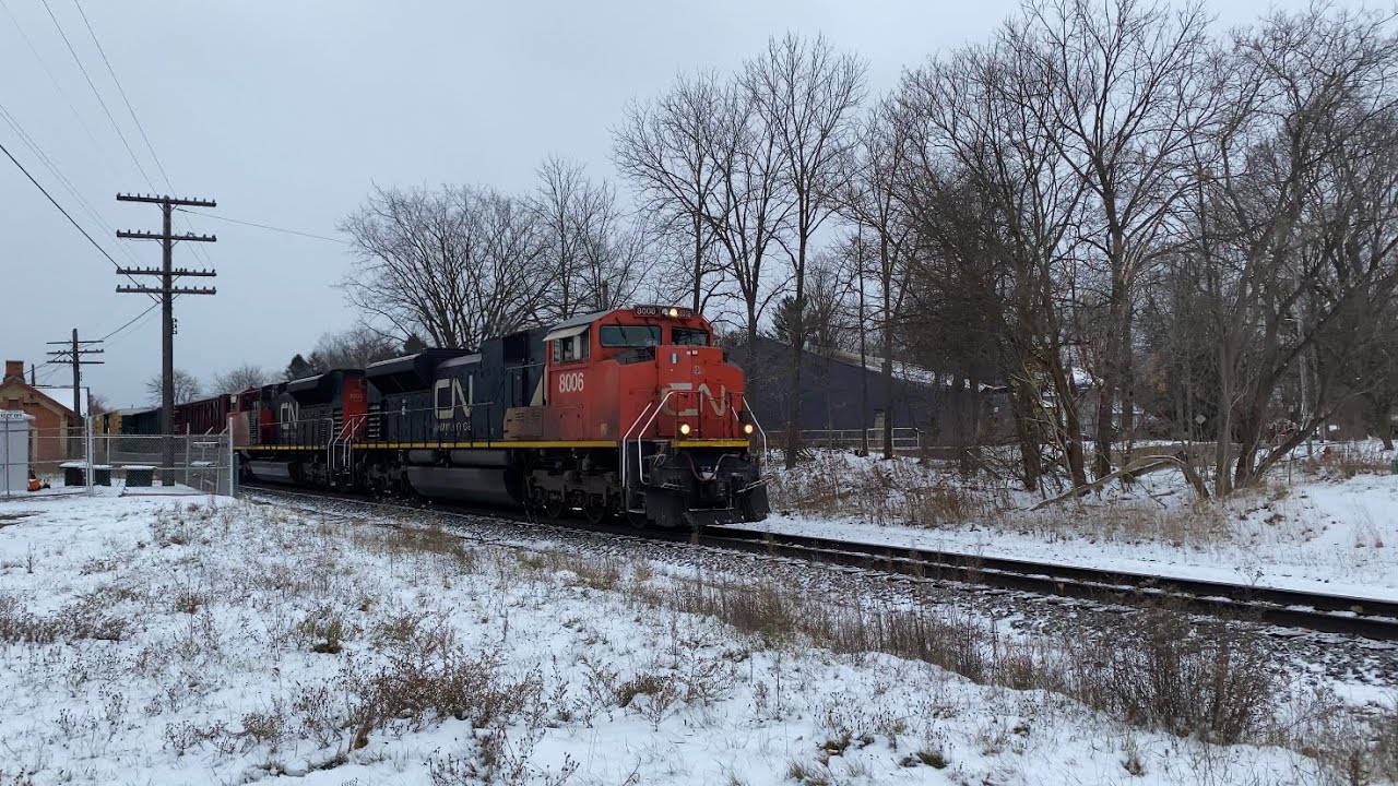 Fast CN train in the snow, Holly MI - YouTube