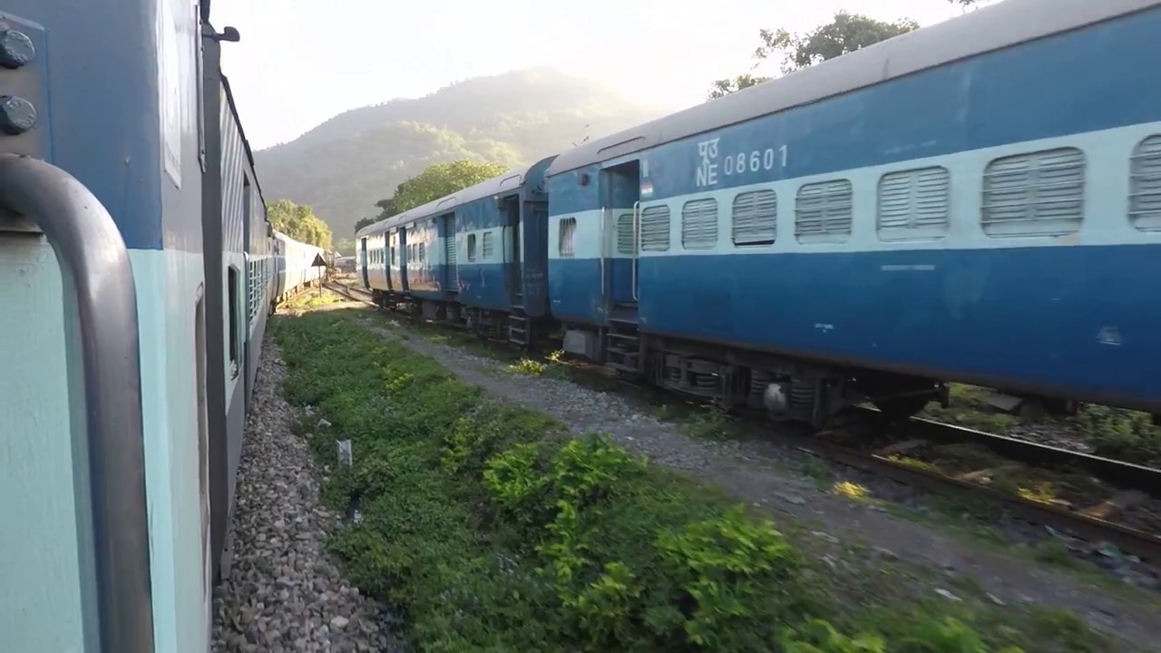 Ranikhet express (15013) entering Kathgodam railway station. - YouTube