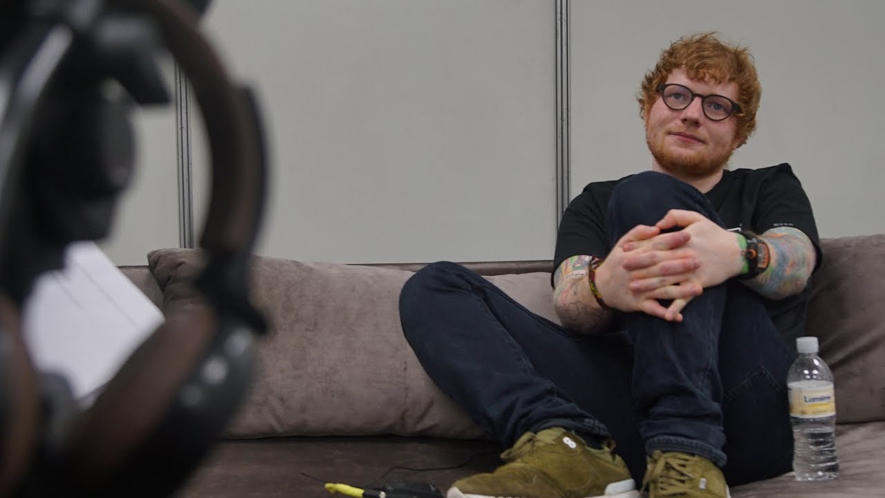 Ed Sheeran aproveita estadia no Brasil... para ir ao cinema - YouTube