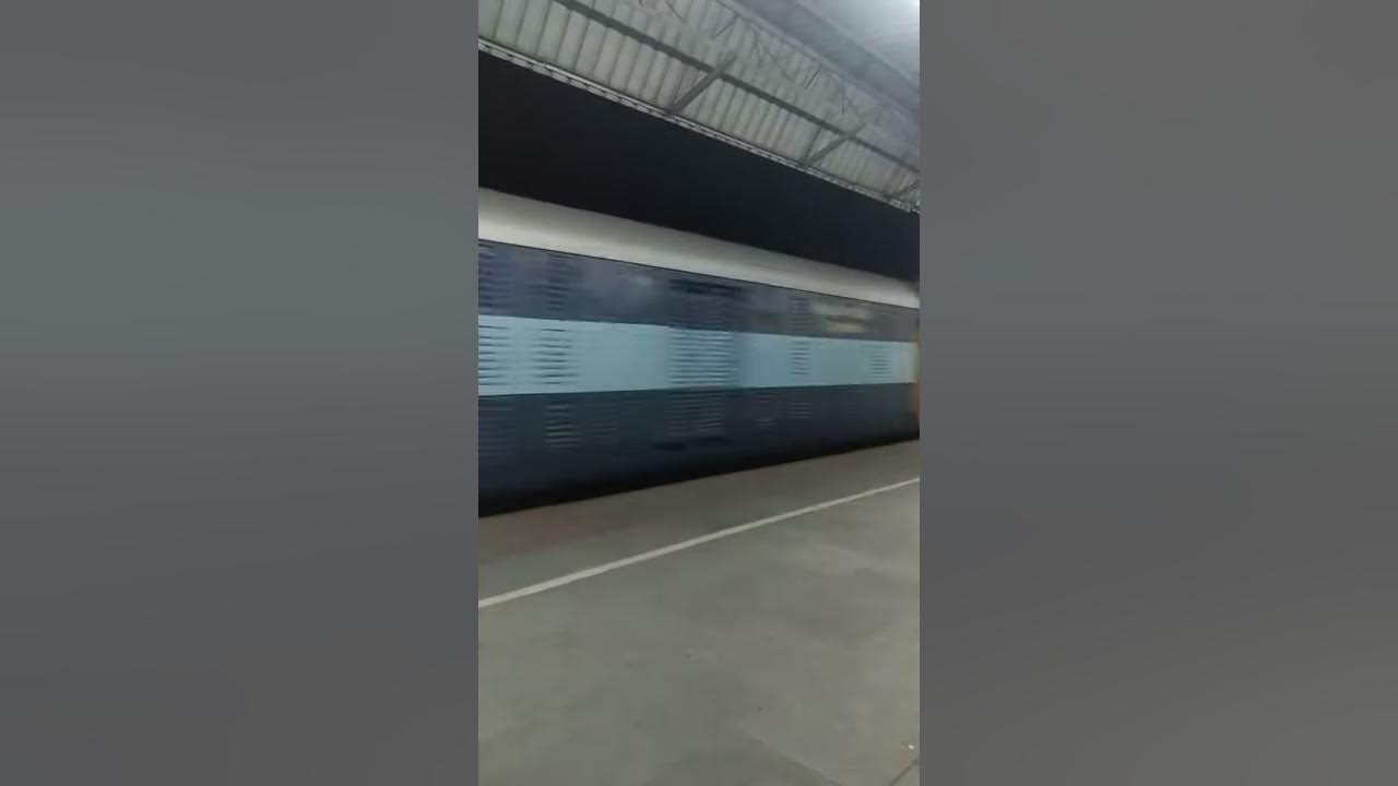 13009 Doon Express Ontime Thrashing Pundooah Station YouTube 13009-doon-express-ontime-thrashing-pundooah-station-youtube
