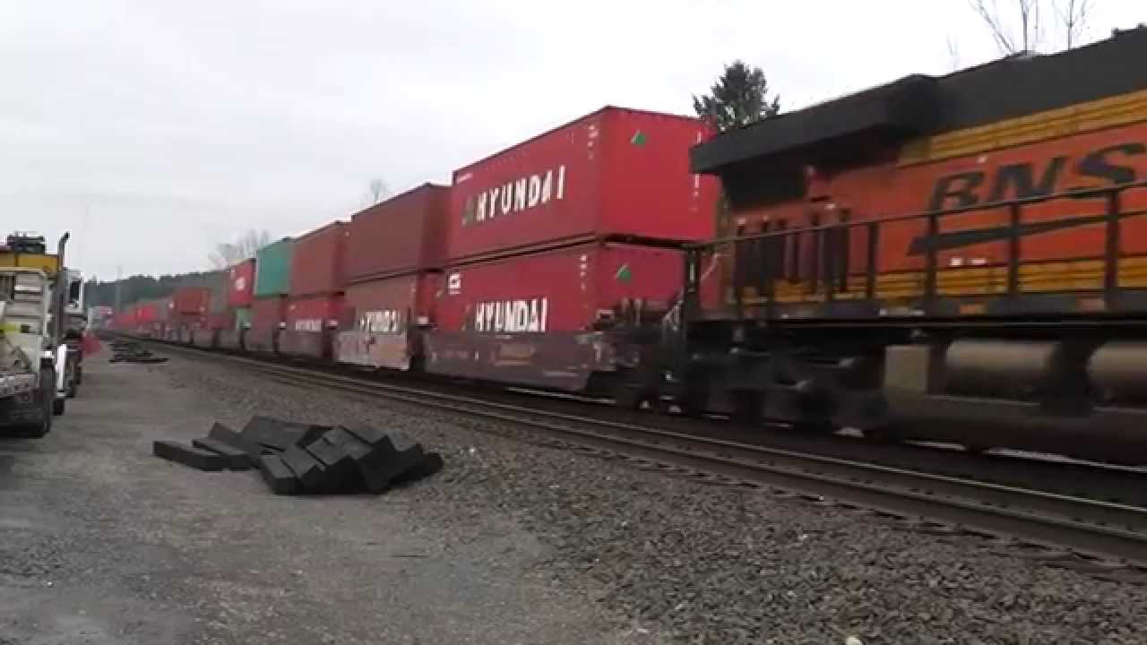 SouthBound BNSF 6630 1-11-2015 - YouTube