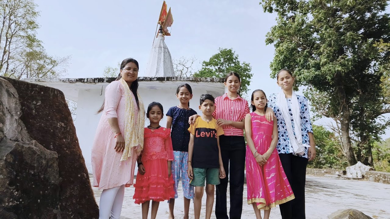 Jungle ke bicho bich basa hai Mata Rani ka Mandir || Payaal Family ...
