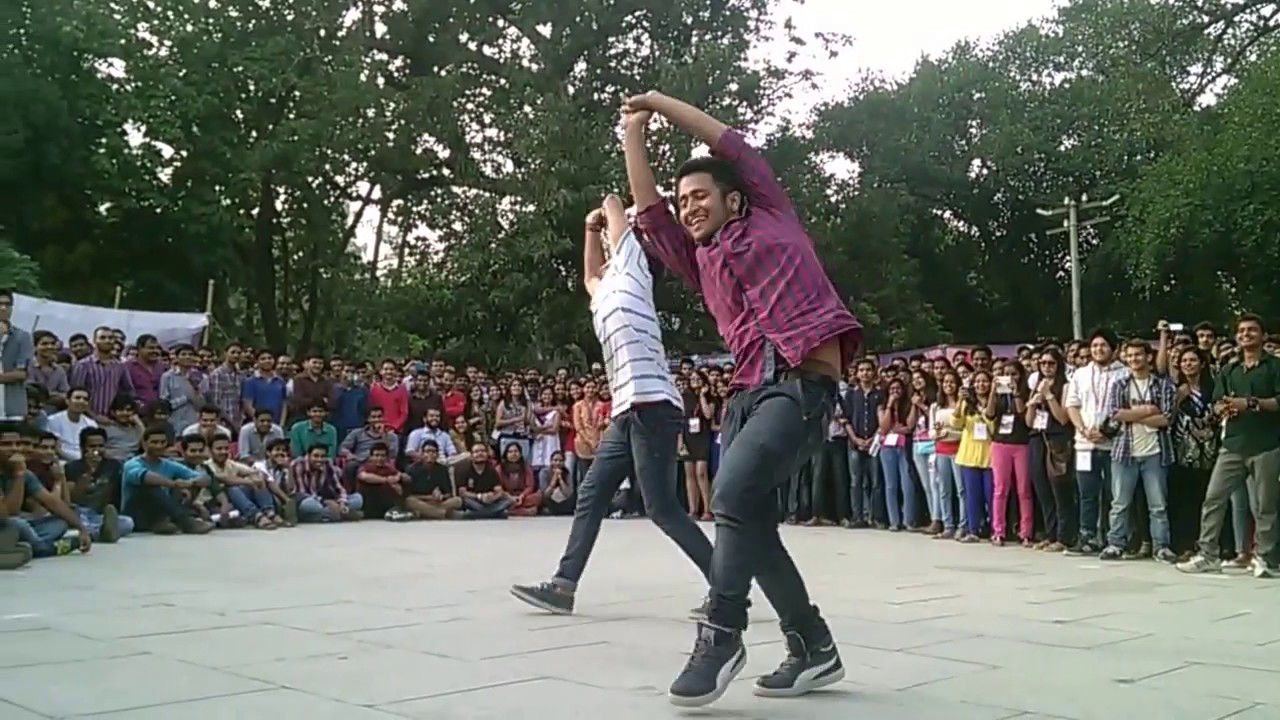 two boys dance iit roorkee thomso 15 street dance HD - YouTube