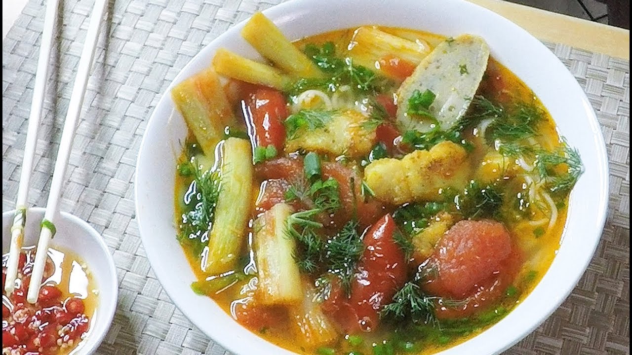 Bún Cá/ Fish Noodle Soup/ HÀ NỘI Style. - YouTube