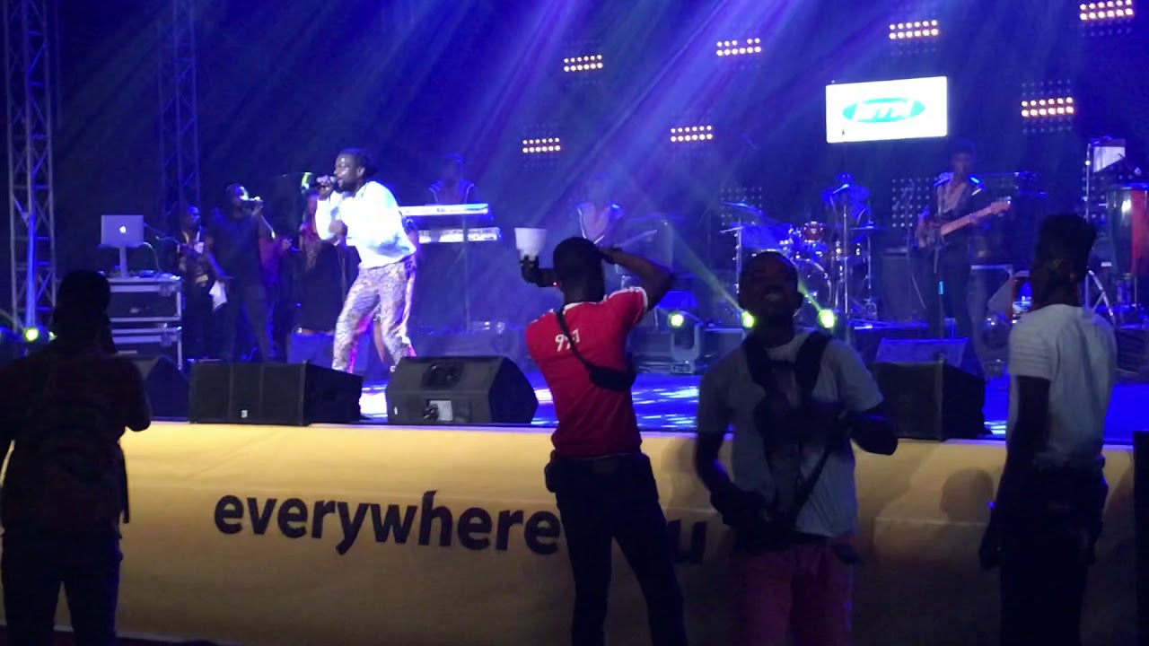 King Of Live Band Samini nailed it at MTN Music festival. Full ...