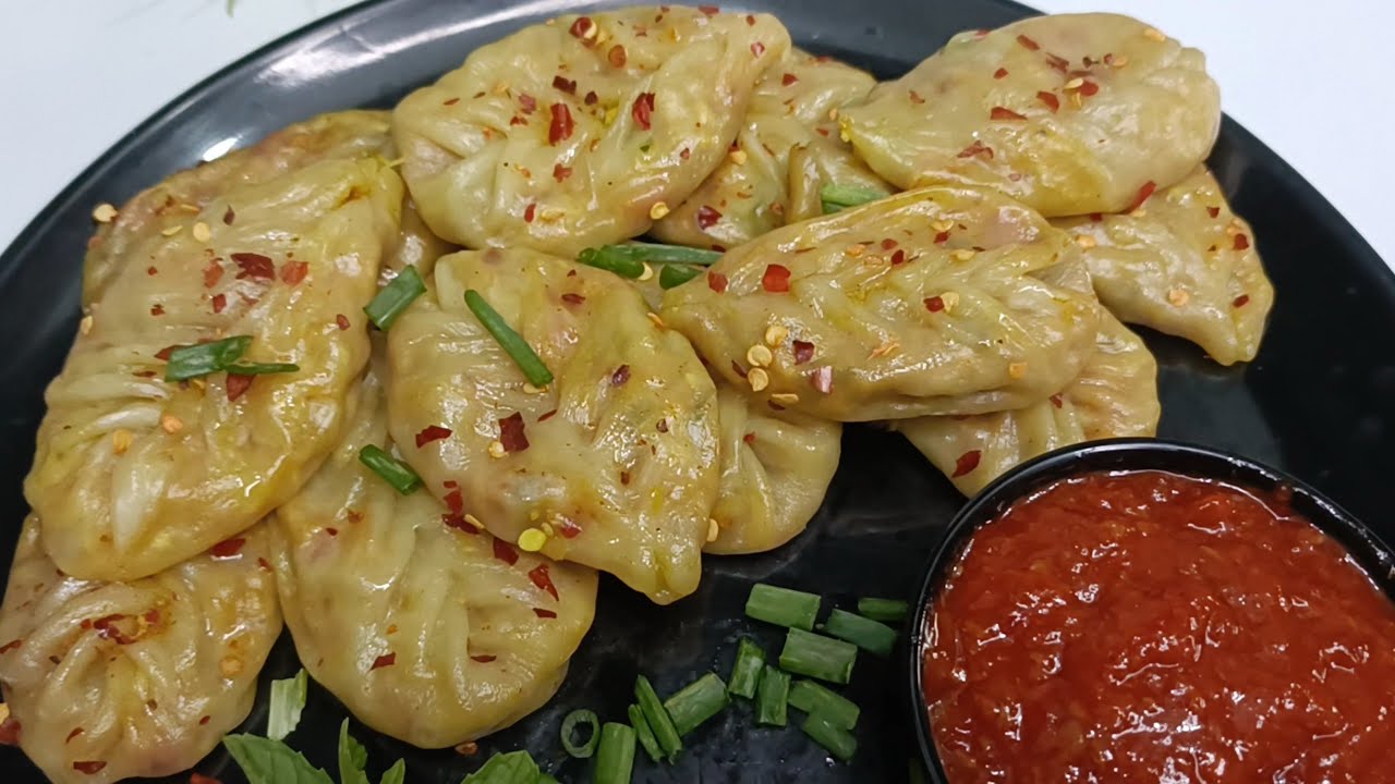 Chilli Cheese Momos Recipe | Spicy & Cheesy Steamed Momos |cheesy ...