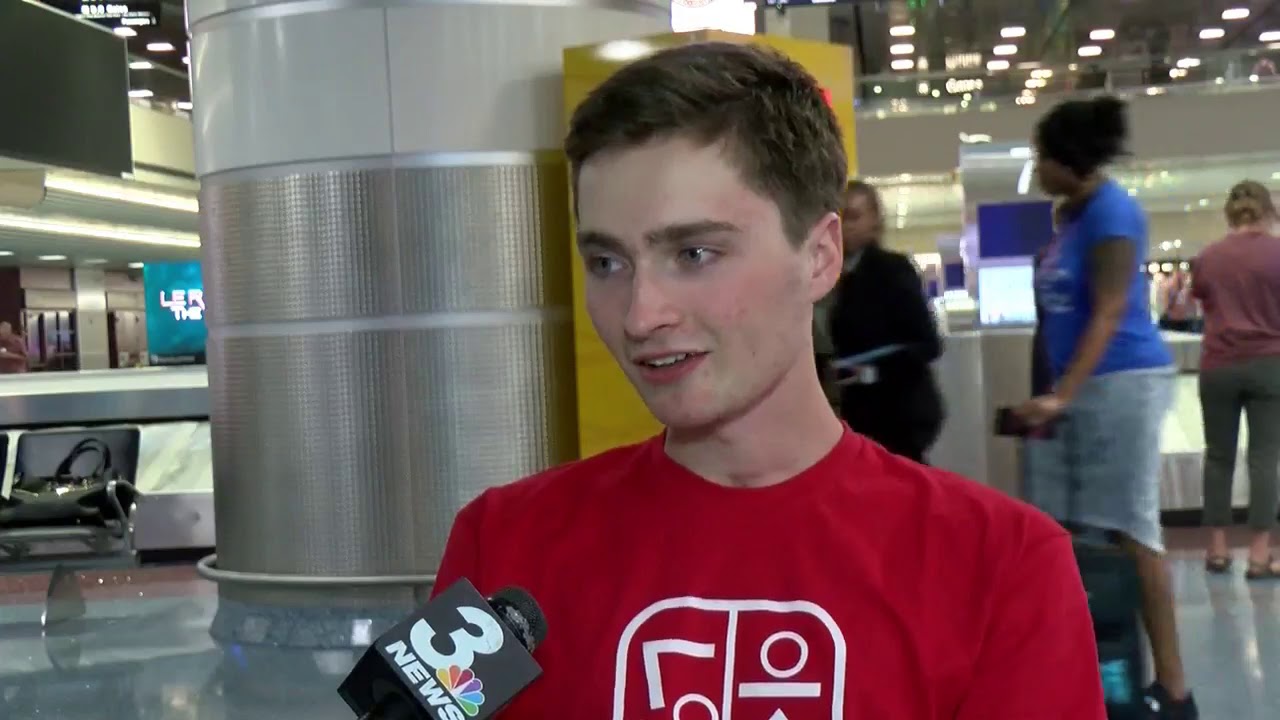 Paralyzed high school student wheels into a special homecoming after ...