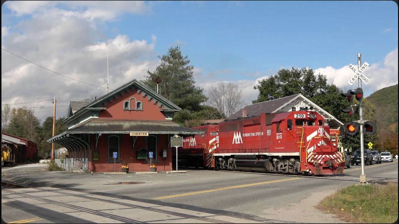 Fall's Last Stand Along the Vermont Railway - YouTube