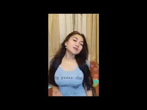 Viral!!! Cewek imut toge gede goyang sange gesek-gesek HOT