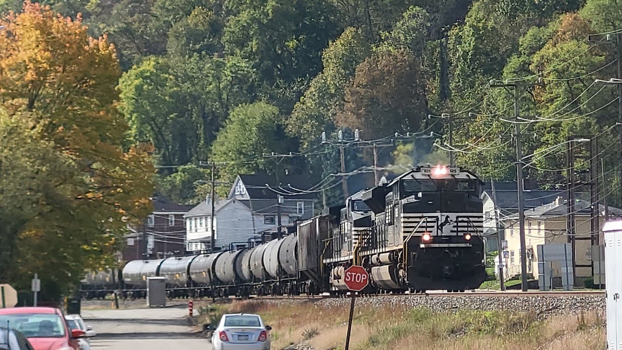 NS 1125 Leads 6K4 Through Creighton, PA | 10-18-2025 - YouTube