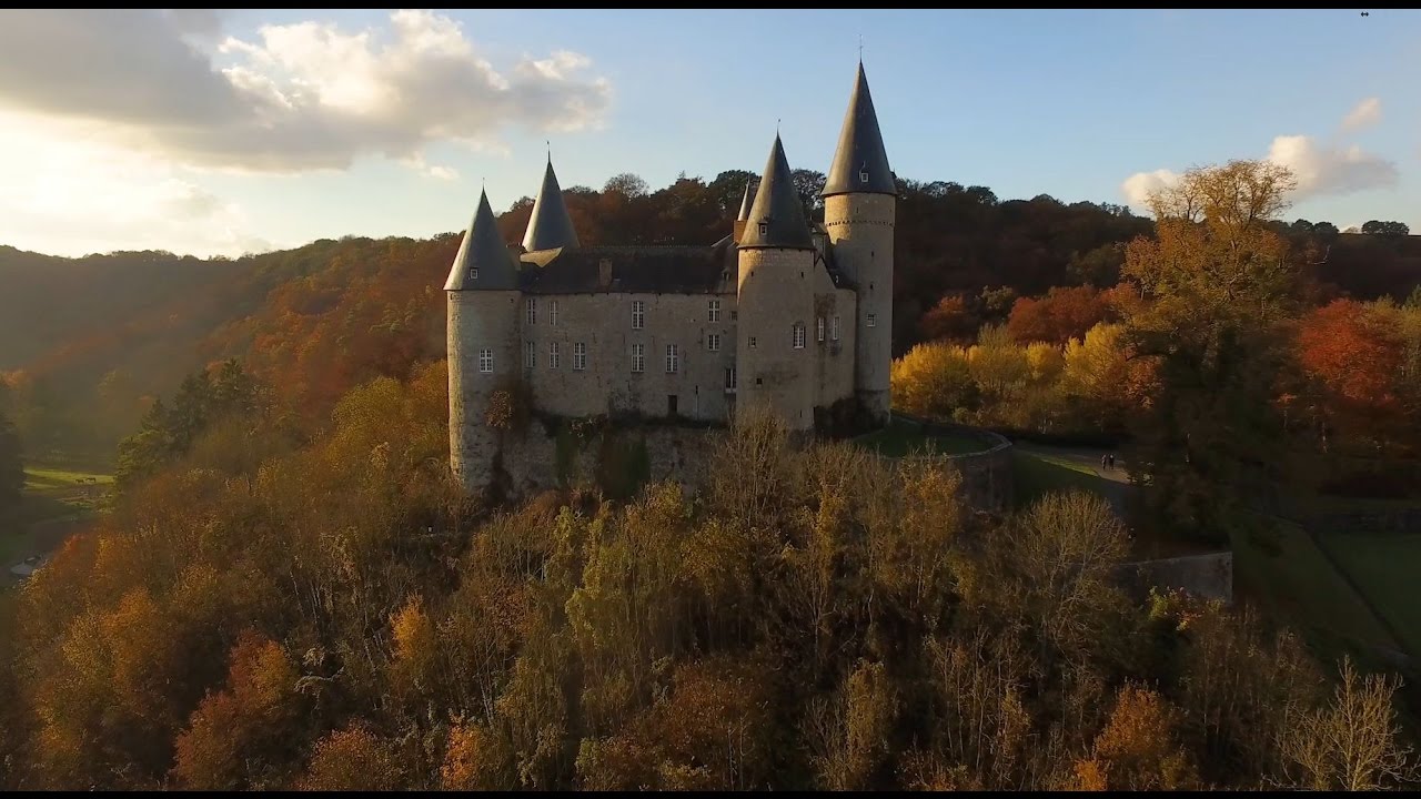 Visite aérienne du Château de Vêves - YouTube