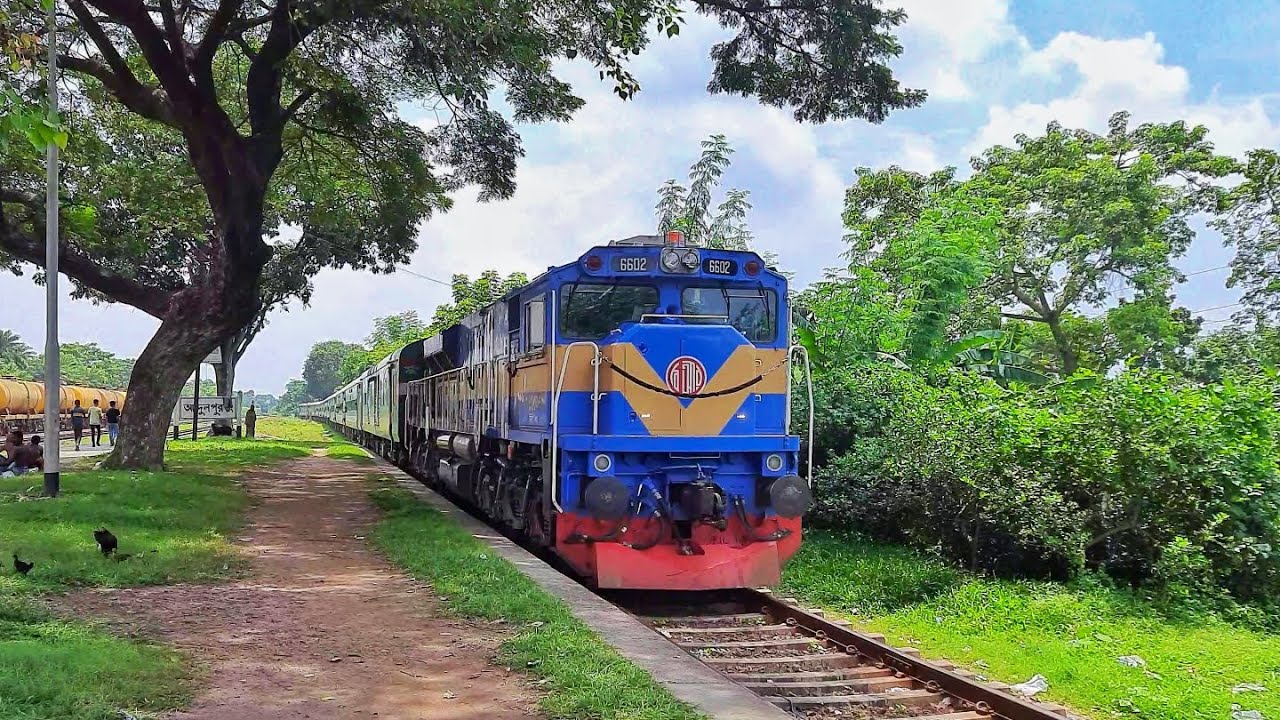 আমিরিকান নতুন লোকোমোটিভের সাথে কপোতাক্ষ এক্সপ্রেস | New American diesel ...