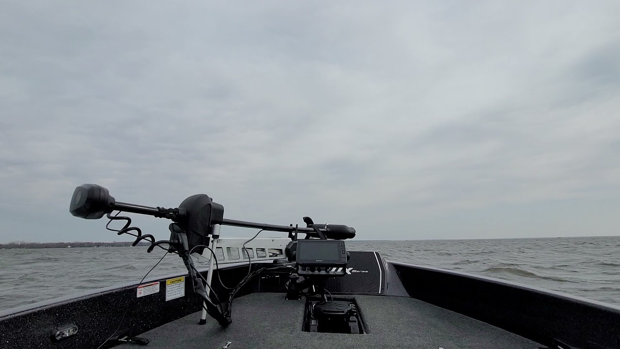 Skeeter WX 2060 in rough water. Green Bay - YouTube