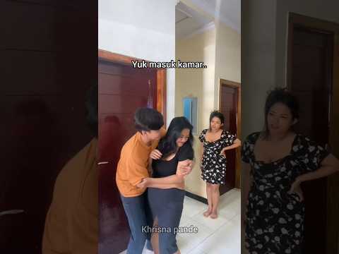 RESIKO TINGGAL BARENG ISTRI KEMBAR 😅 #suamiistri #lucu #ngakak #pasutri #viral #couplecomedy #prank