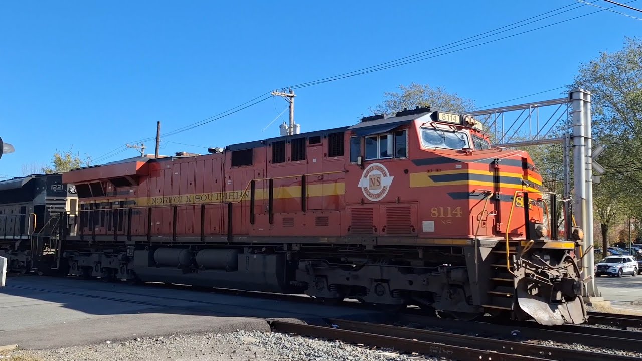 NS and CSX trains in Homestead, Pa - YouTube