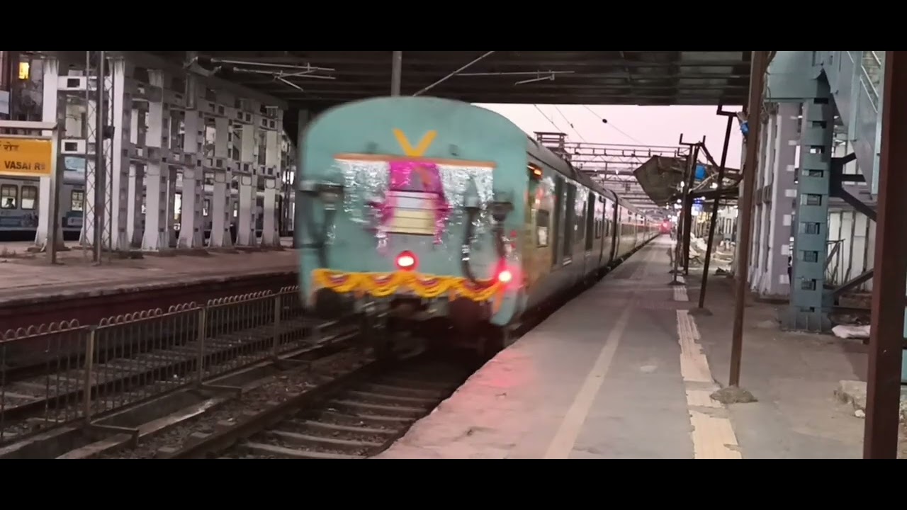 12909 Bandra Terminus-Hazrat Nizamuddin Garib Rath Express crosses ...