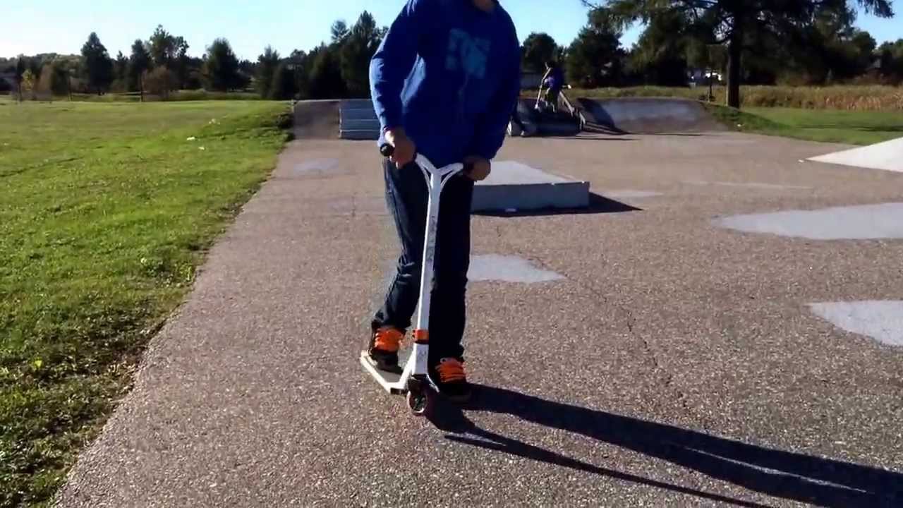 How to tailwhip on a scooter tutorial#1 - YouTube