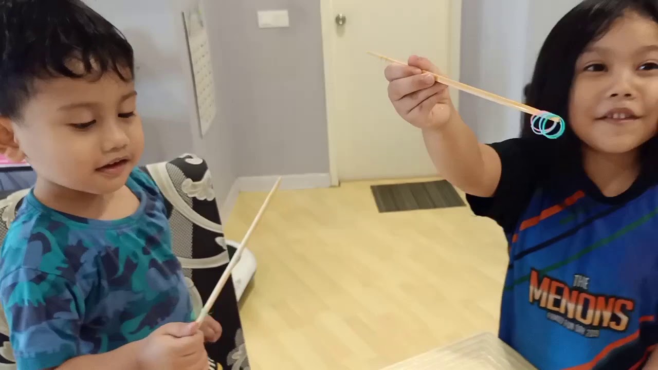 Pick and transfer the rubber band - YouTube