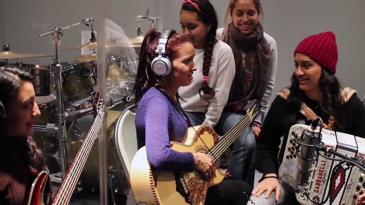 "Amarga Navidad" - Las Fenix - YouTube