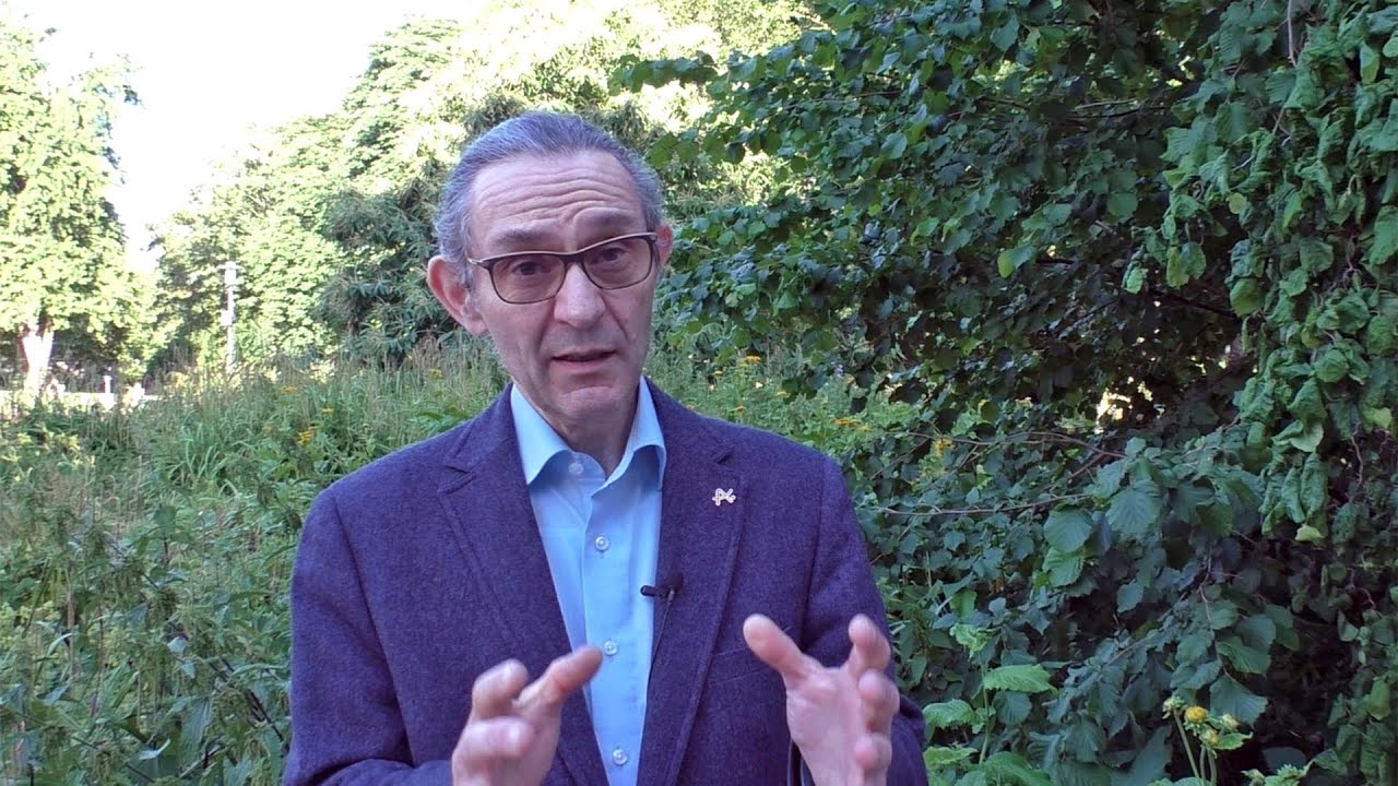 Medizin der Zukunft – Prof. Dr. Elmar Gräßel im Interview - YouTube