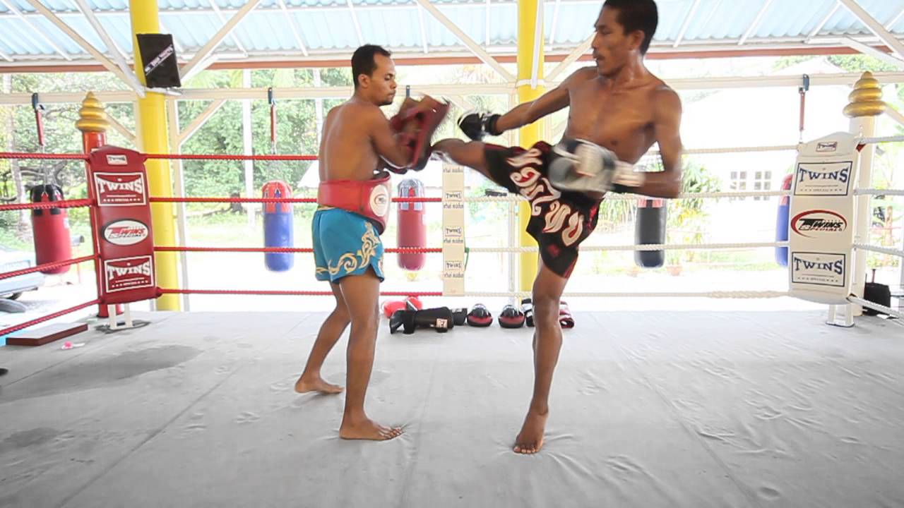 Jab-Cross-right mid kick-Teep defense-Right mid kick - YouTube