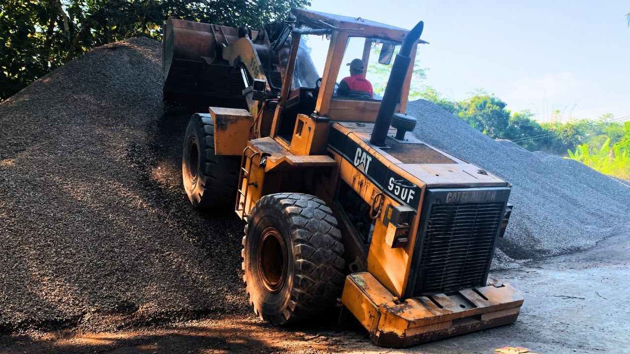 Caterpillar 950F Epic Wheel Loader Action: Watch Heavy Machinery Takes ...