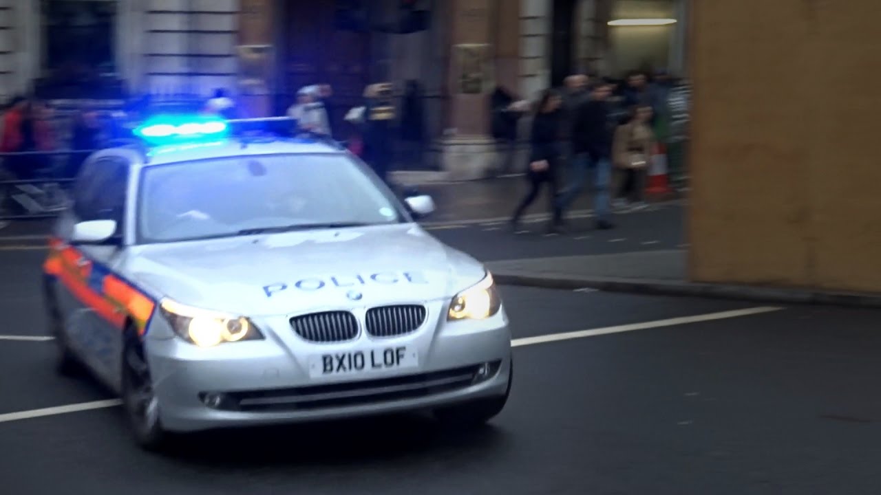 [RARE] Met Police Ex ARV Responding [1080p, 60fps] - YouTube