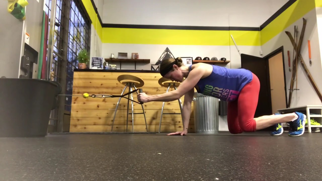 Bear Crawl Plank With Single Arm Rows - YouTube