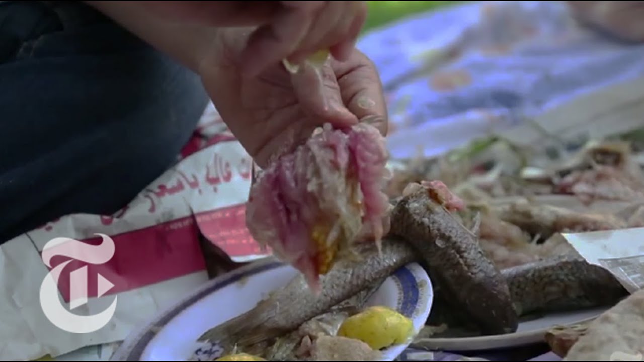 In Egypt, a Pungent Fish-Eating Ritual Divides Noses - 2013 | The New ...