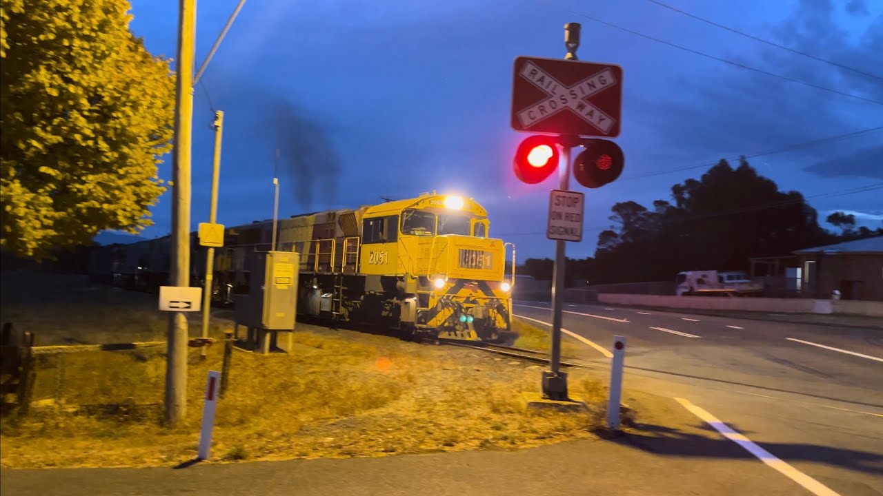 TasRail 2051 TR04 TR10 #36 train crossing Tea Tree Road - YouTube