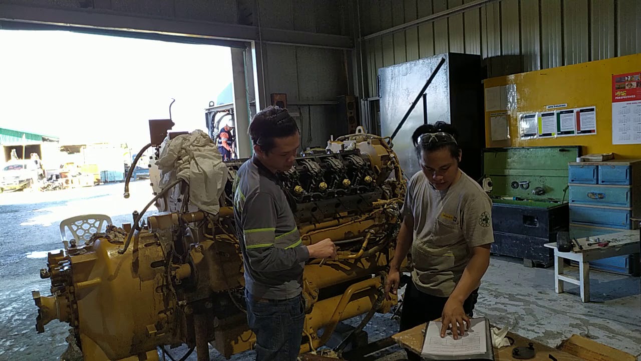 CATERPILLAR 777E ( C32 ENGINE ) - YouTube