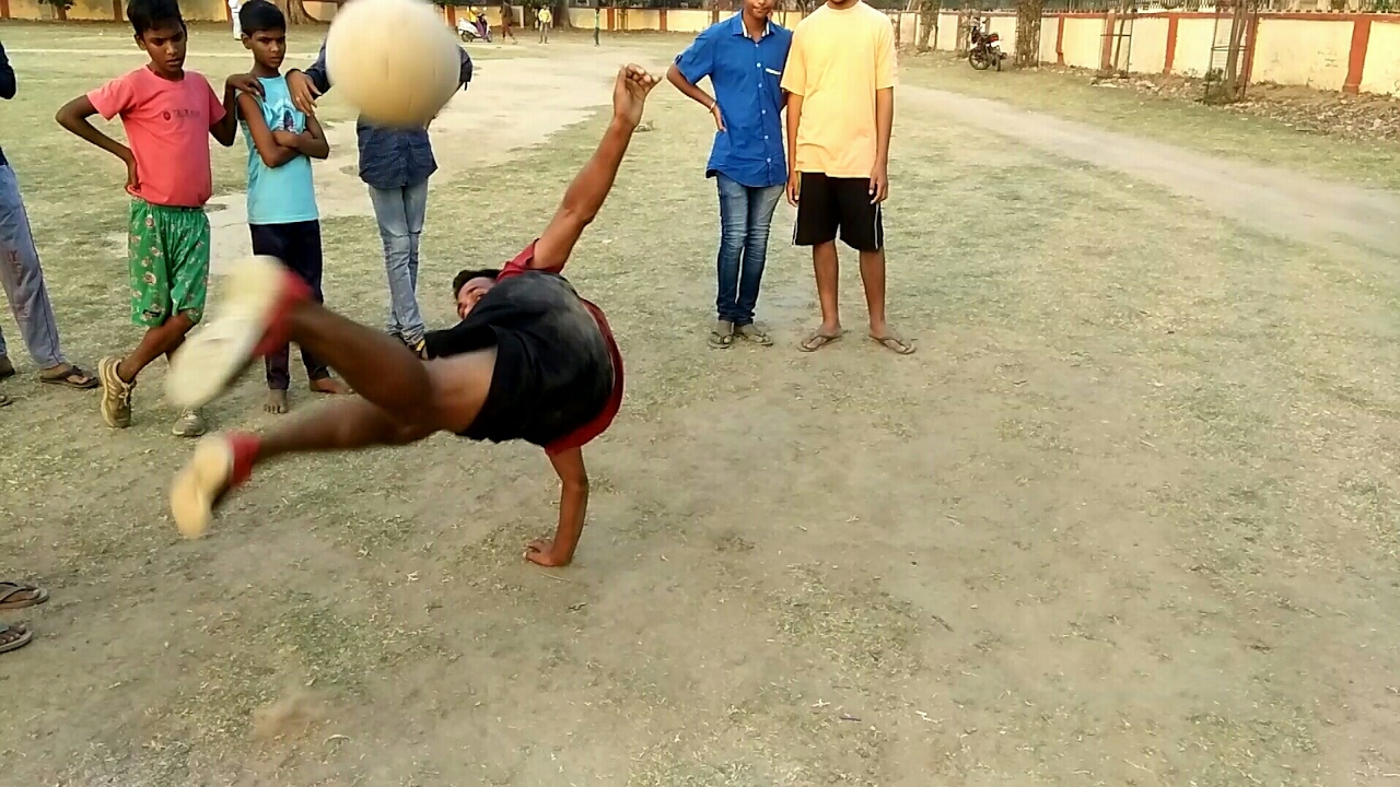 Football freestyle | show time | freestyle life - YouTube