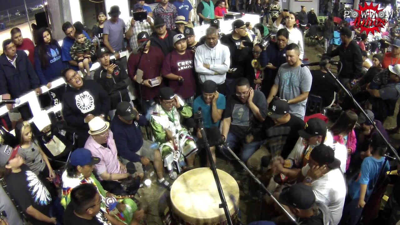 Northern Cree Singers Wow The Crowd @ Enoch Cree Nation Powwow - YouTube
