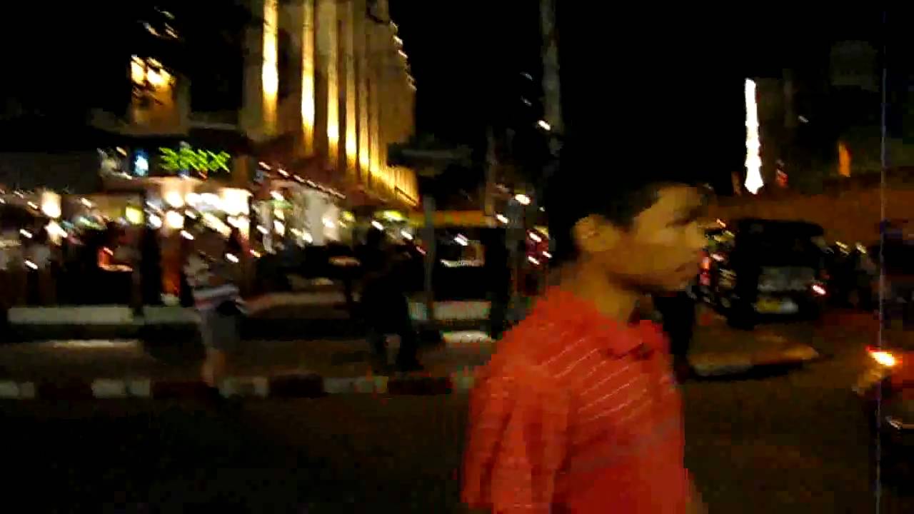 Tapae gate in Chiang Mai 08/12/31 (1) - YouTube