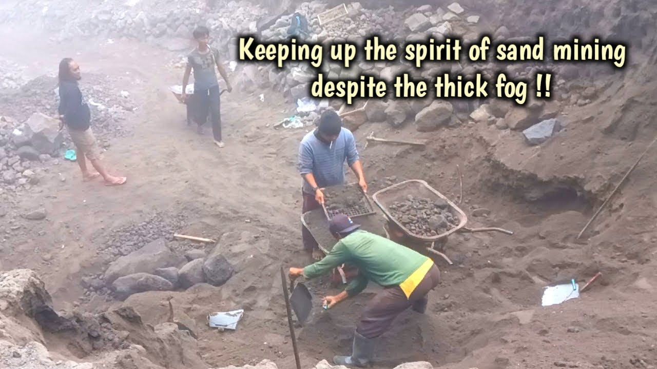 Watch, even though it is shrouded in thick fog, they are still ...
