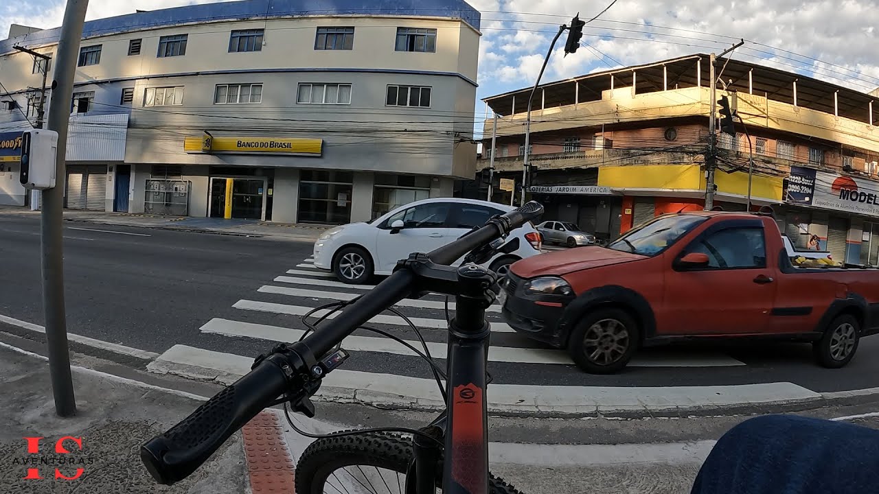 BIKE VLOG NUM ANGLO DIFERENTE / MAIS UM DIA DE TRABALHO - YouTube