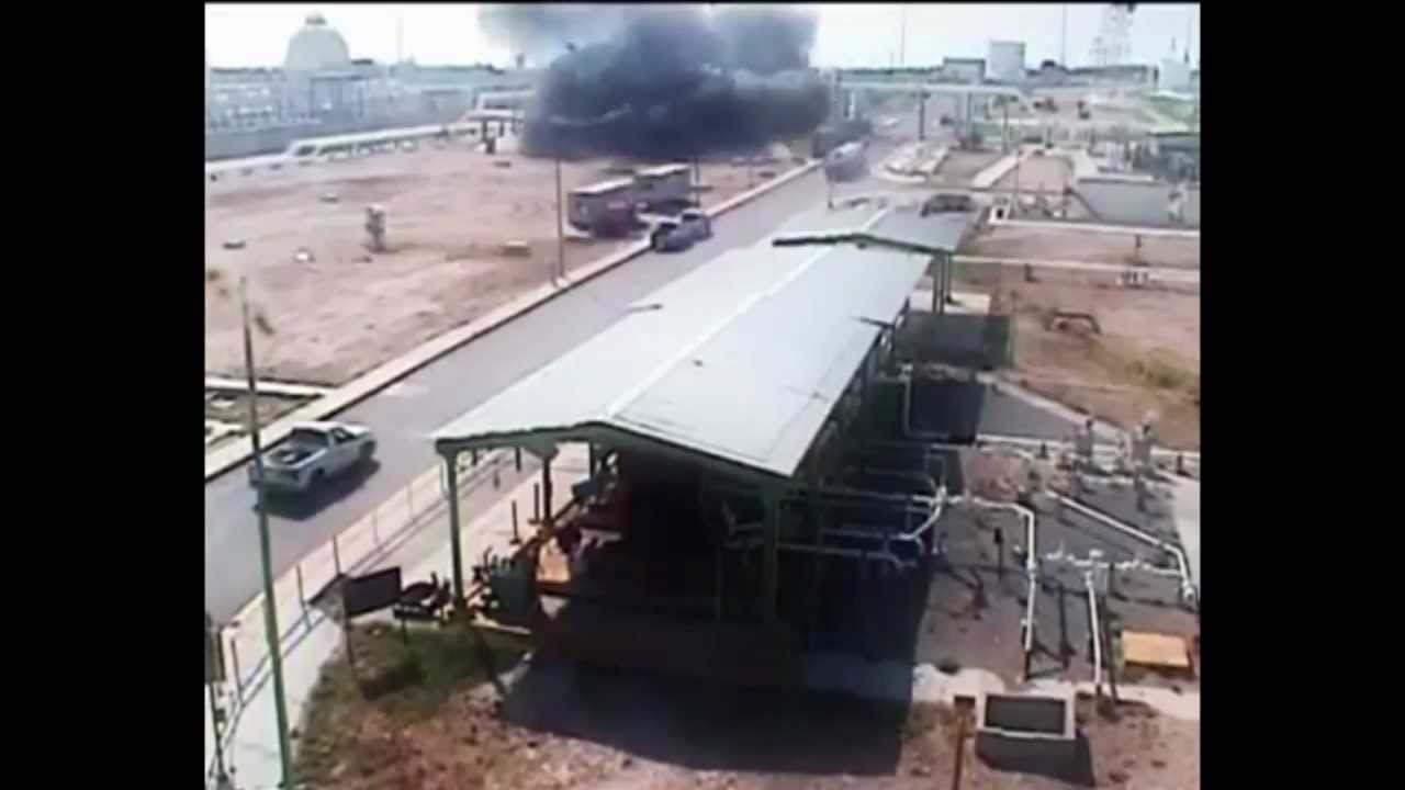 Explosion In Pemex Refinery - YouTube