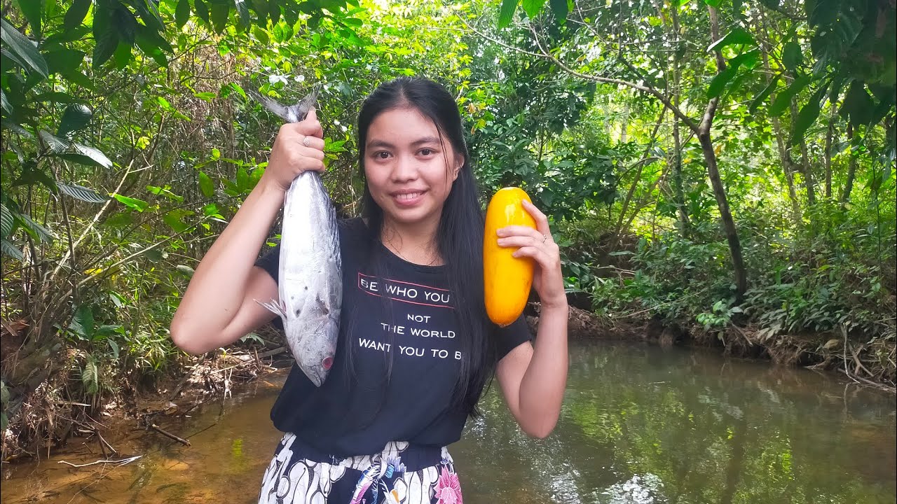 Gadis Dayak || Masak Timun Kampung Campuran Ikan Laut di Pondok Hutan ...
