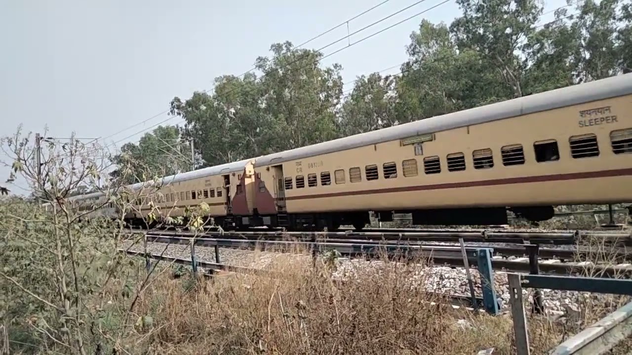 (11058) Mumbai CSMT Express - YouTube